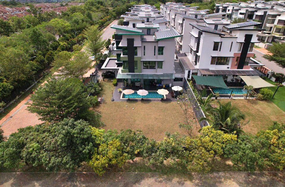 3 Storey Bungalow Jalan Setia Perdana, Setia Alam (Corner lot)
